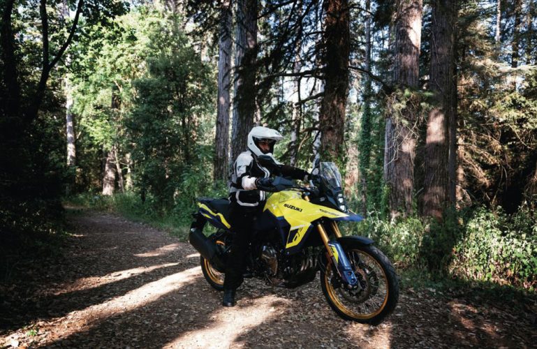 DL800 Action & Merit Images – 2023 Suzuki DL800DE (4) – Cycle Canada