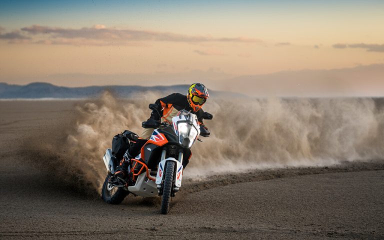 No roads, no problem: race anywhere with the KTM 1290 SUPER ADVENTURE S ...